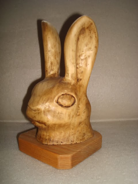 E. Arbiol Sculptor: Rabbit head carved in larch. (height 180mm)