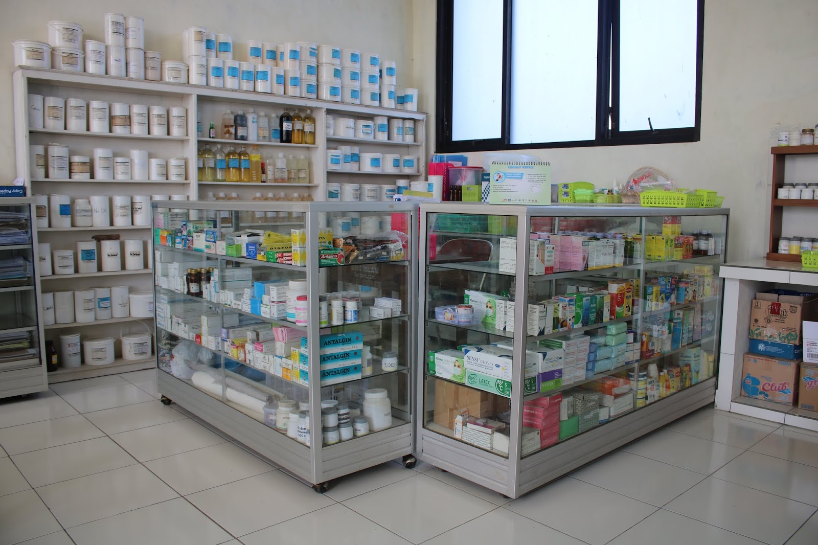 LABORATORIUM FARMASETIKA