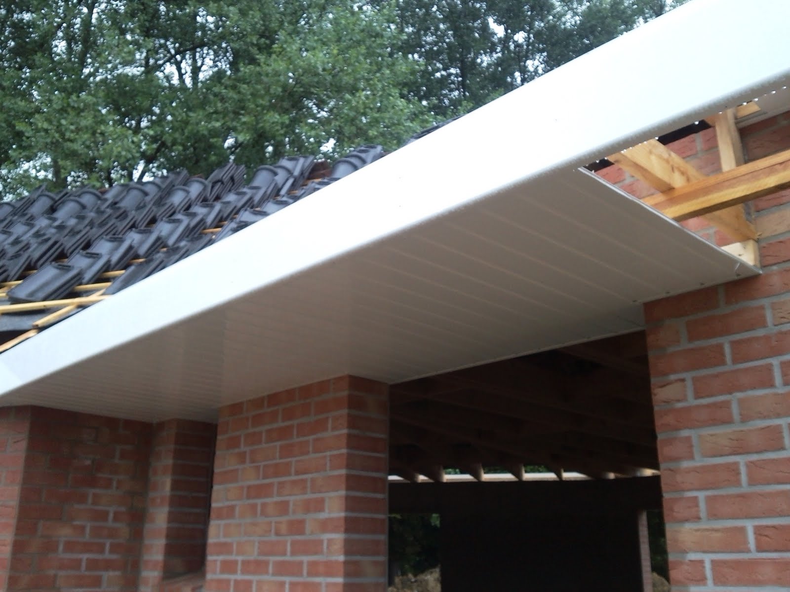 Sweet home par Maison d'en France: La toiture bientôt finie enfin ...