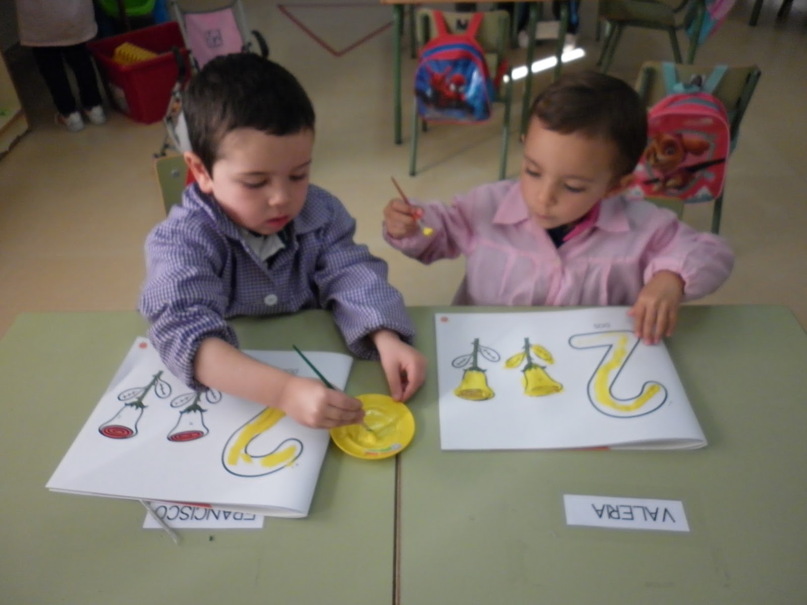 Maestra de infantil: Color amarillo