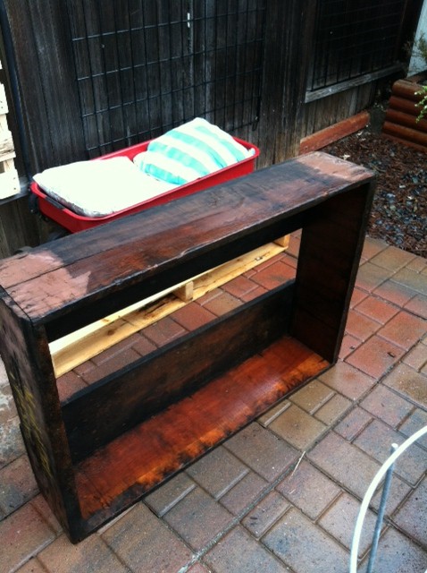 AmericanWhiskey: Custom Bar Shelves from 80 Year old Crate