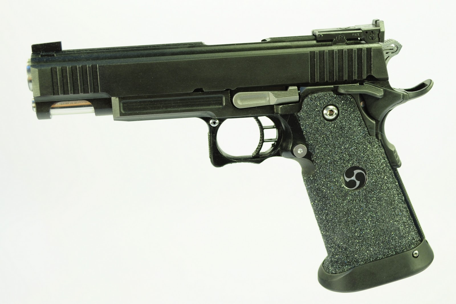 TACTICAL WAREFARE ARMORY: 1911-2011 PISTOLS