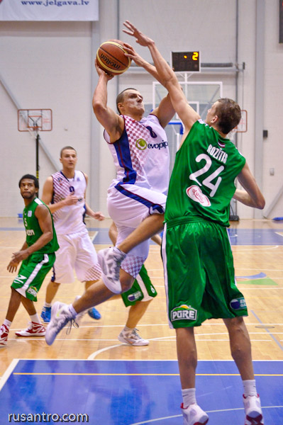 Krūmiņu duets atnes uzvaru @BKJelgava pār līgas līderkomandu @BKValmiera