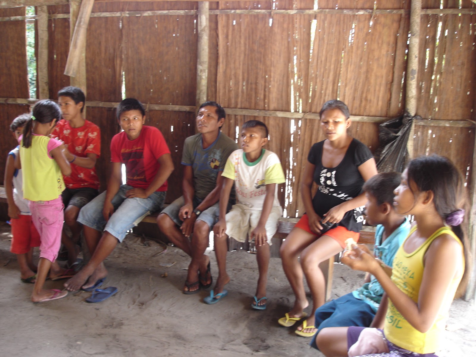 PROJETO POVOS RIBEIRINHOS: FAMÍLIA ROUXINOL AS MARGENS DO RIO TARUMÃ AÇÚ