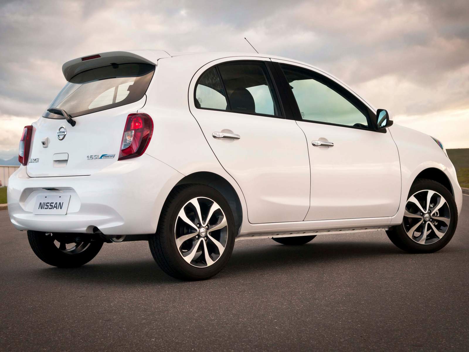 Nissan March 2017 Automático: preços, consumo, detalhes