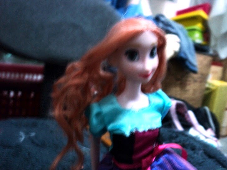 Knocked-off!: Bootleg Doll Review : Bootleg 12" Anna from Frozen Doll