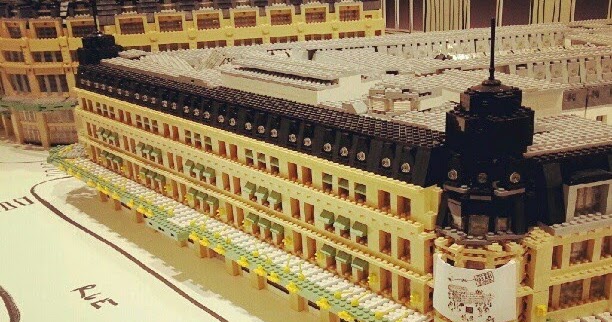 French Model Railway: Yellow Lego