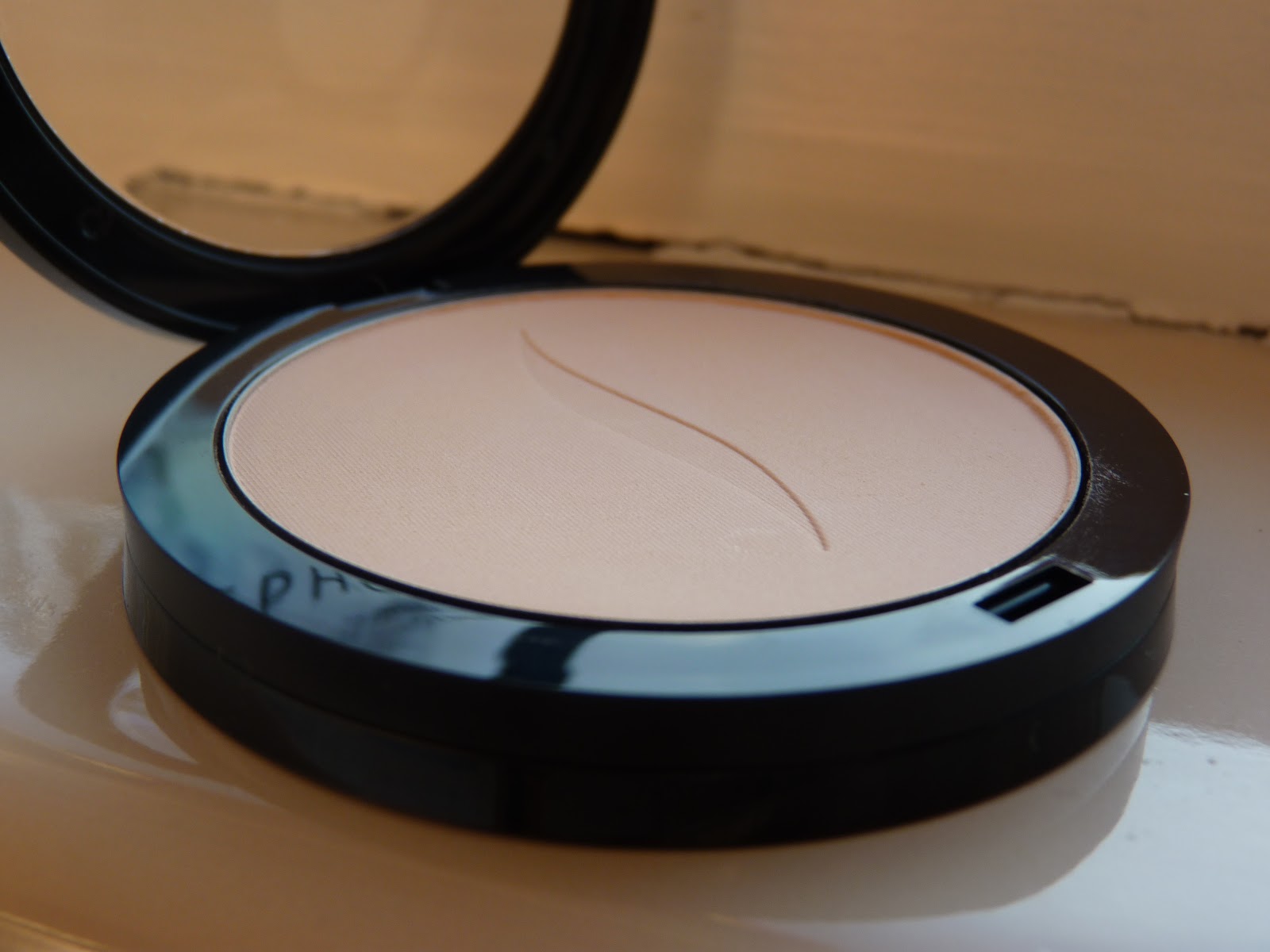 The Beautyroom: Review: Sephora Compact Powder & Highlighter