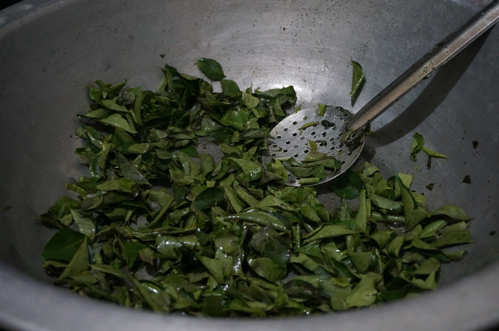 selfshowcase: Karvepaku or Karipatha pachadi/Curry leaf pickle