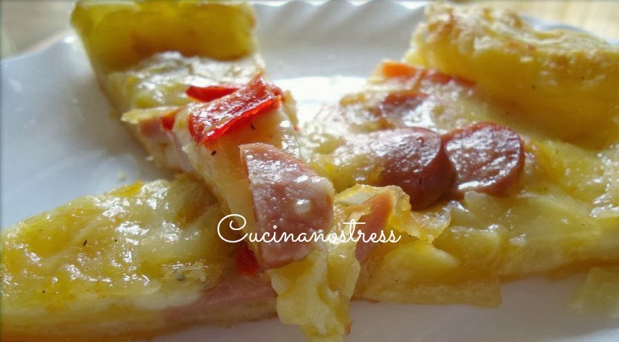 Cucinanostress : PIZZA RUSTICA PEPERONI PATATE E WURSTEL