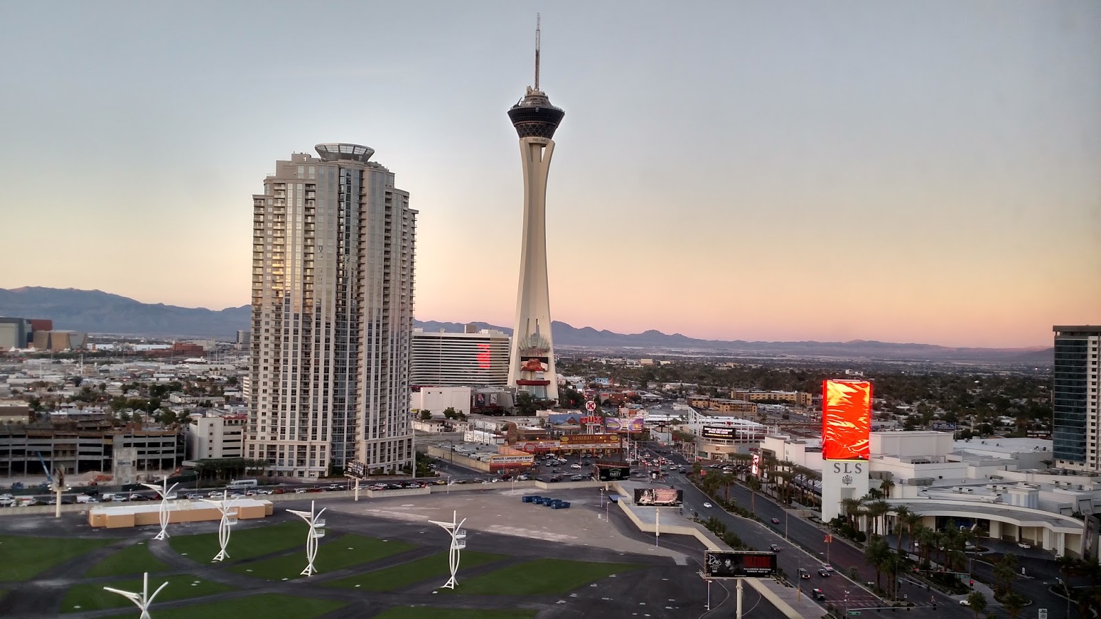 Phillip Riggins' Photography: The Las Vegas Stratosphere Tower, the ...