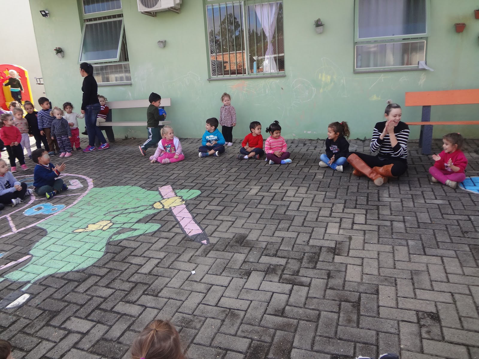 EMEI Sempre Viva: Semana do Brincar! Brincadeira do Ovo-Choco na turma ...