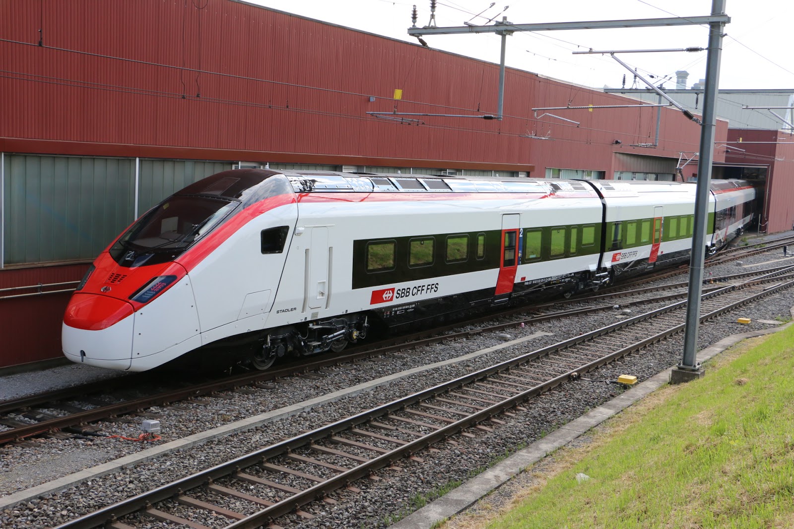 LA PASSION DU TRAIN: RABe 501 en Suisse ,Première course d'une rame par ...