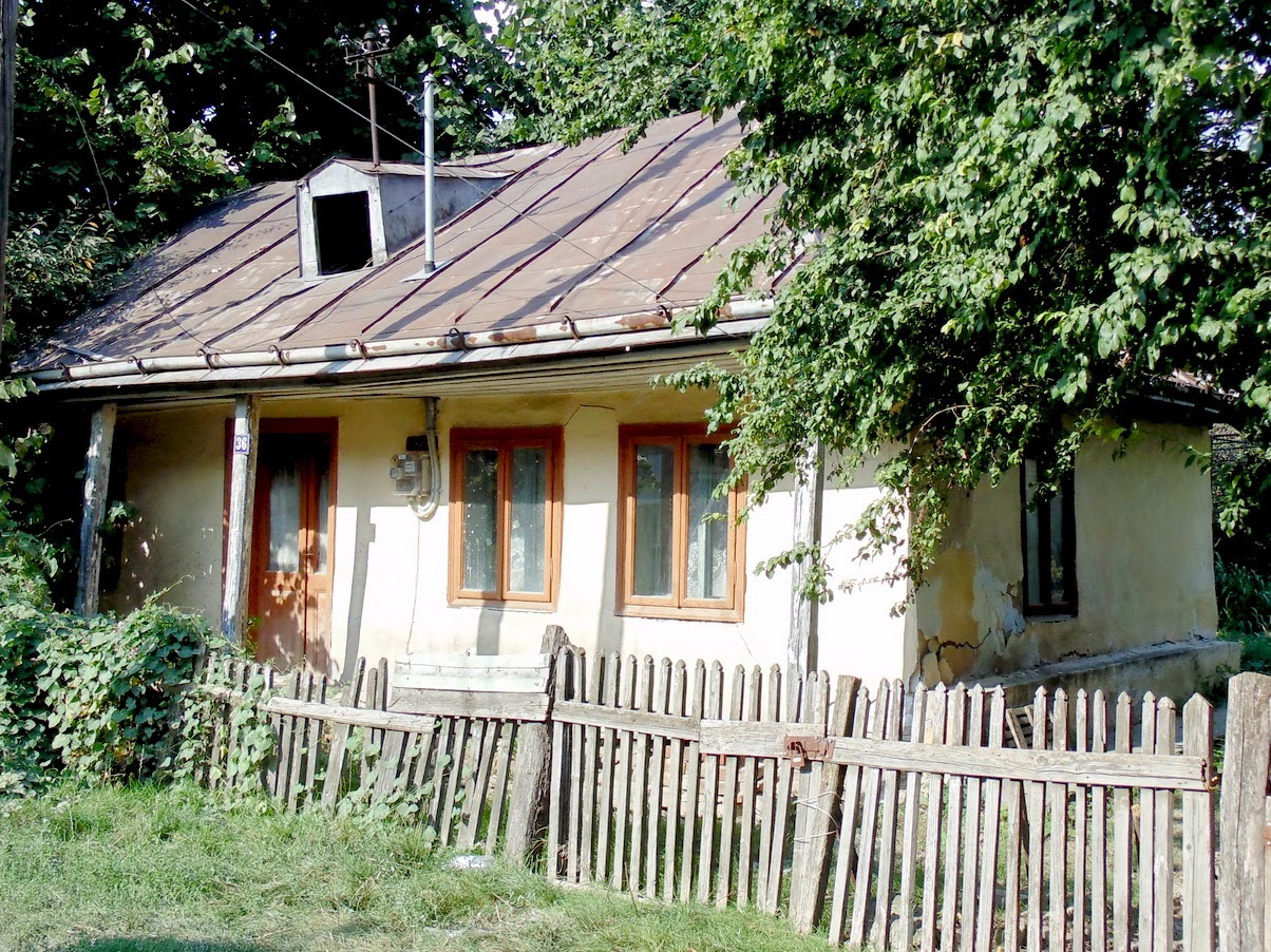 BACĂU... ADDENDA MONOGRAFIILOR. - vol.2 - Case de paiantă: Casele de ...