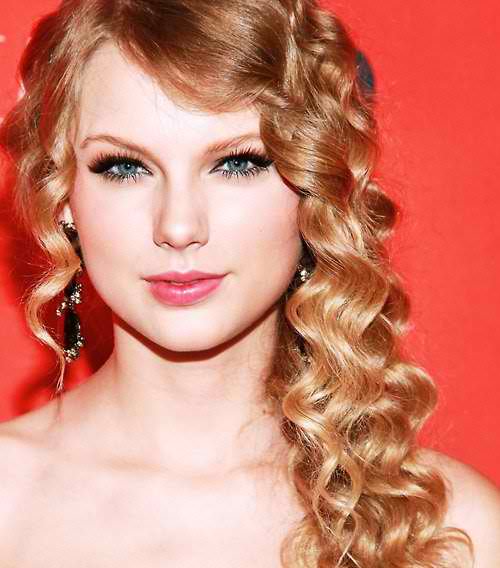 Hey Swifties!: about her! (Taylor Alison Swift)