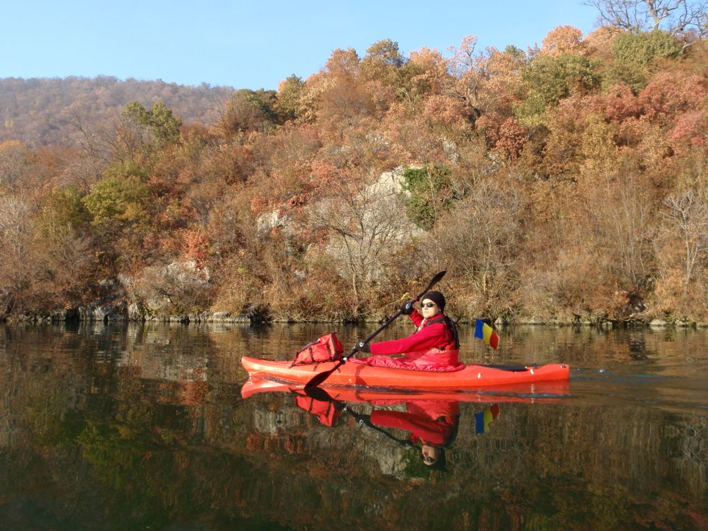 La defilare, în defileu – Romania vazuta din caiac