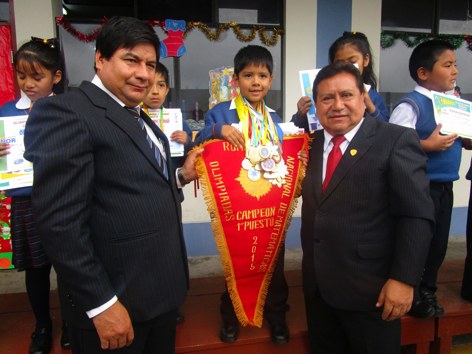 NOTICIAS DE BARRANCA: BARRANCA: COLEGIO SAN IGNACIO DE LOYOLA RECONOCIÓ Y PREMIO A MÁS DE 150 ...