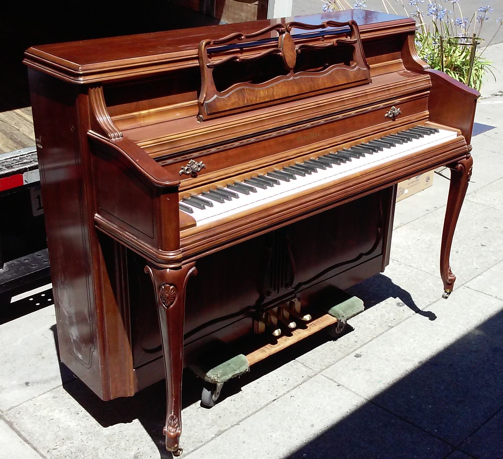 UHURU FURNITURE & COLLECTIBLES: SOLD **BARGAIN BUY** #3223 Wurlitzer ...