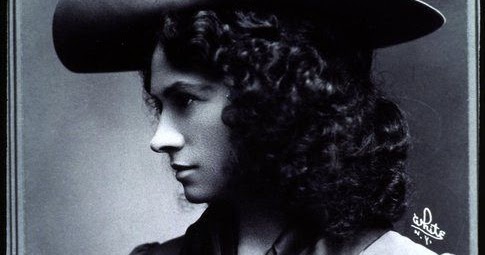 daily timewaster: “Little Miss Sure Shot”, Annie Oakley, c. 1890