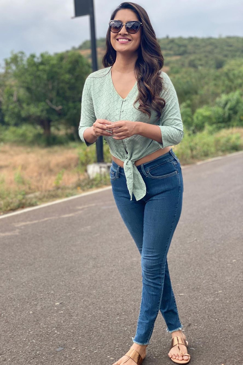 Actress Vani Bhojan Beautiful Hd Photoshoot Stills