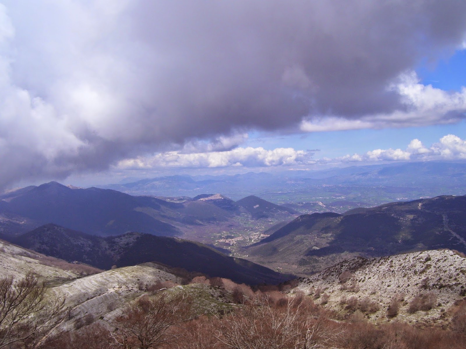 Passeggiando sui Monti Lepini: Il paese di Montelanico visto da Monte ...