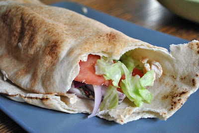 Hallon & Blåbär: Kycklingkebabrulle med kebabsås