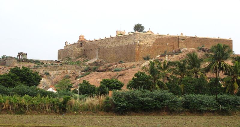 Tamilnadu Tourism: Erumbeeswarar Temple, Thiruverumbur – The Temple