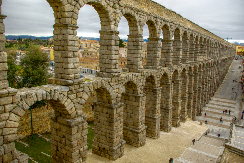 Introducció a l'art romà : TIPUS D’EDIFICIS ROMANS PÚBLICS