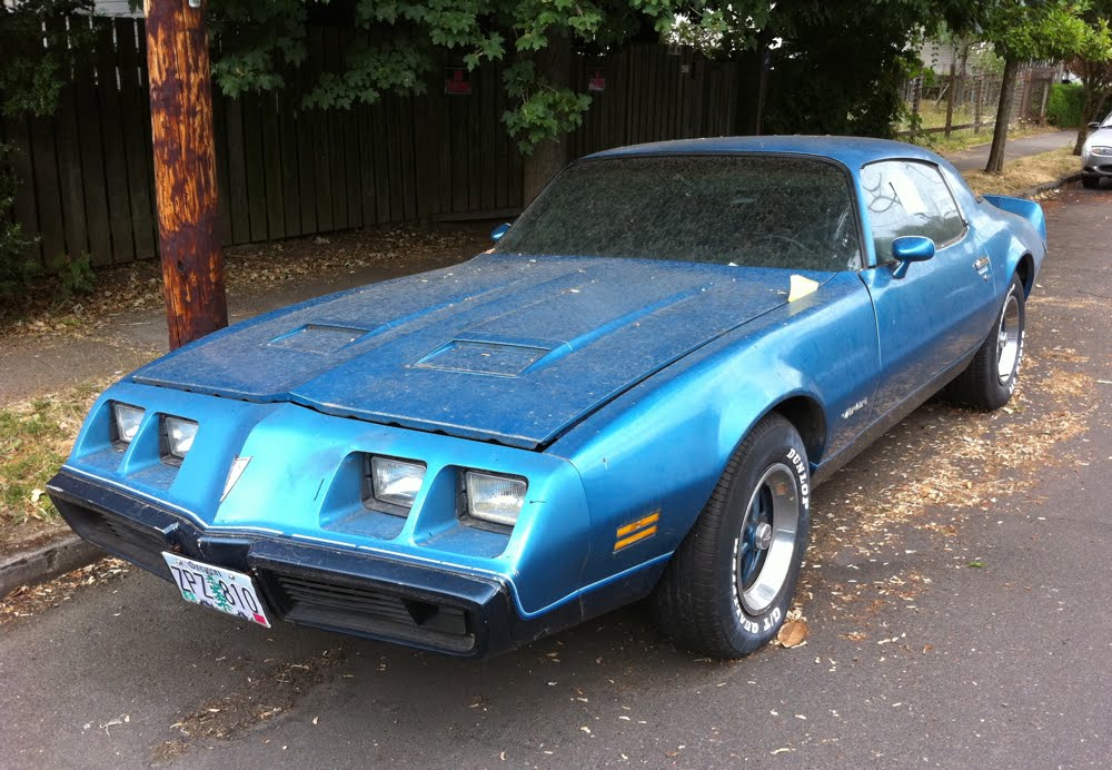 OLD PARKED CARS.: 1979 Pontiac Firebird Formula.