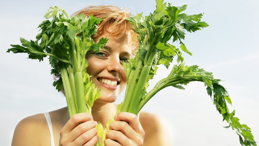 6 Benefici del Sedano che ti stupiranno.. Provalo per una settimana ...