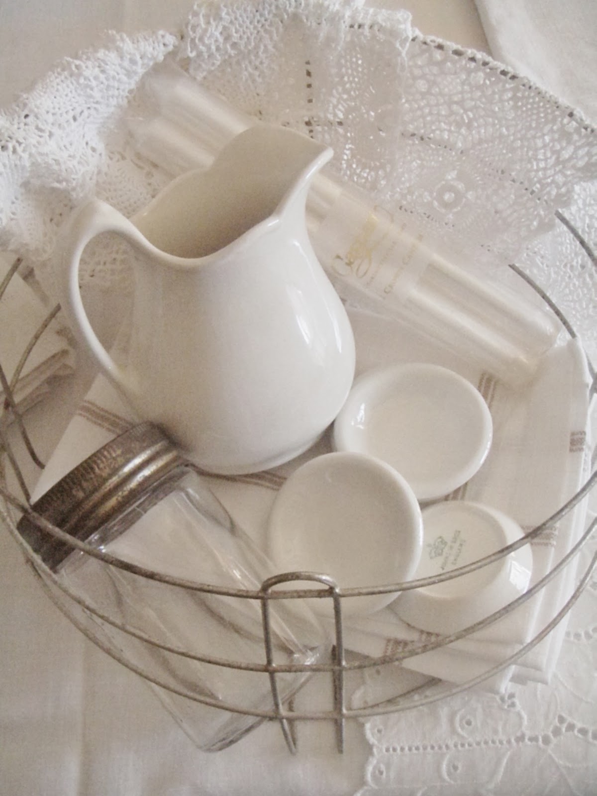 Cabin & Cottage : Simple White Things