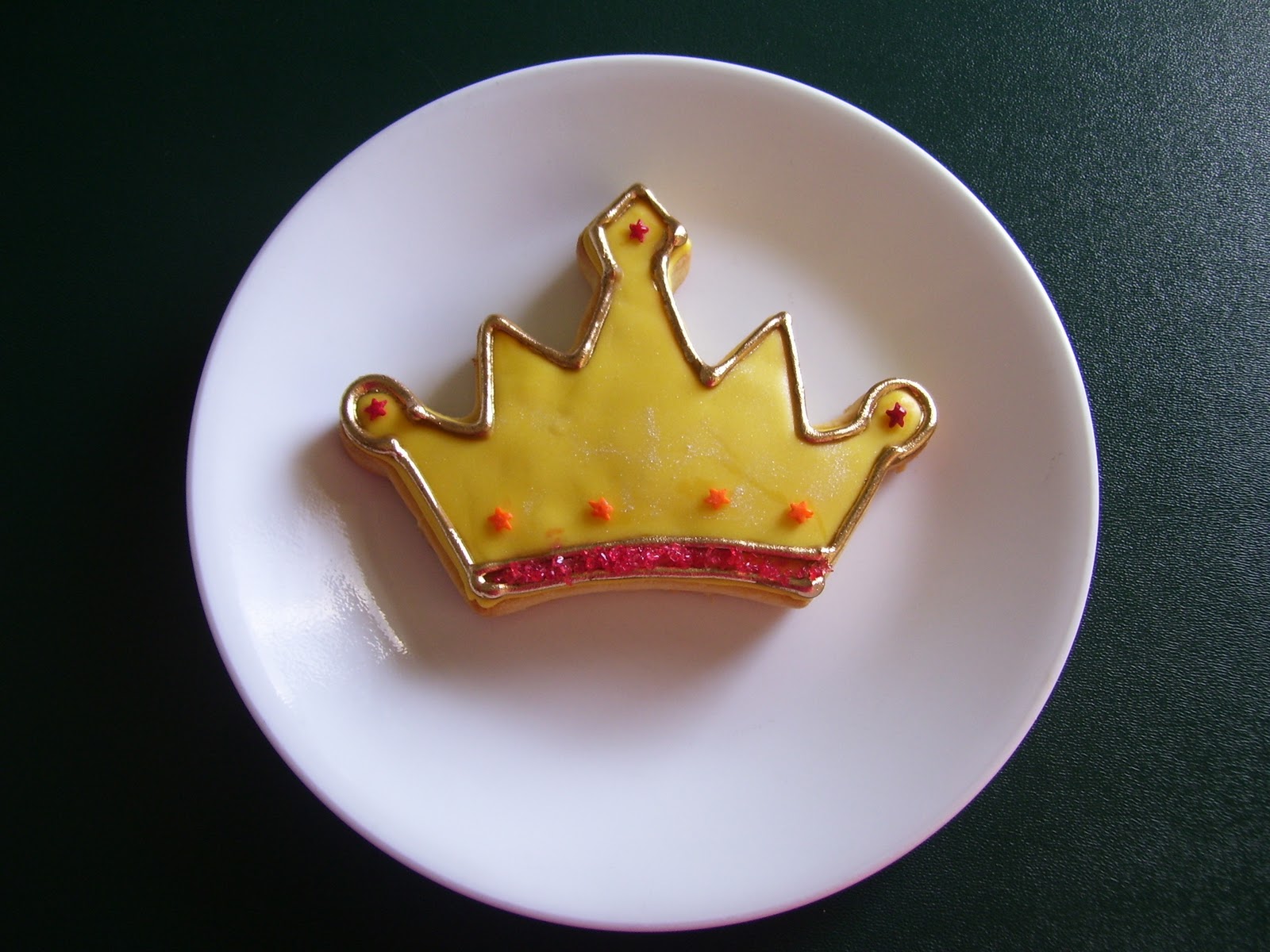 2cute2cut.com: Crown sugar cookie