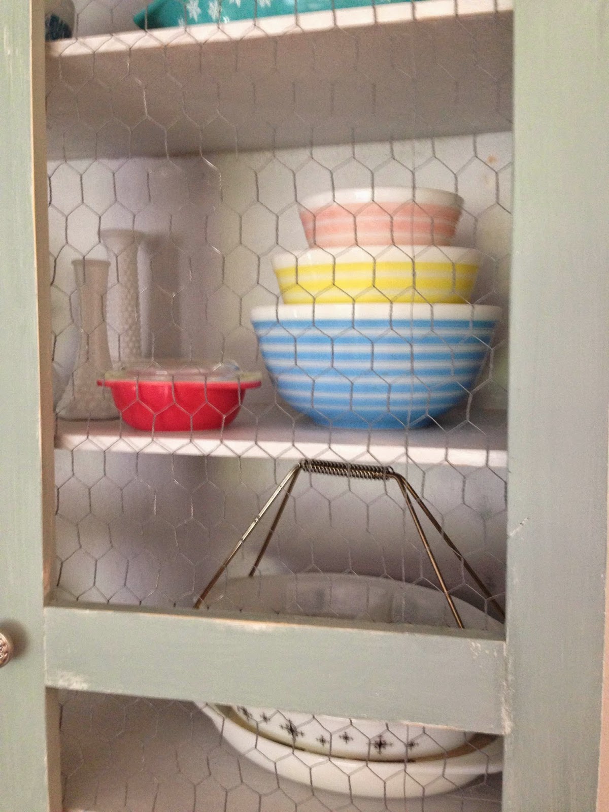 DIY Sunday: DIY [Pyrex] Hutch | The Dabbling Crafter