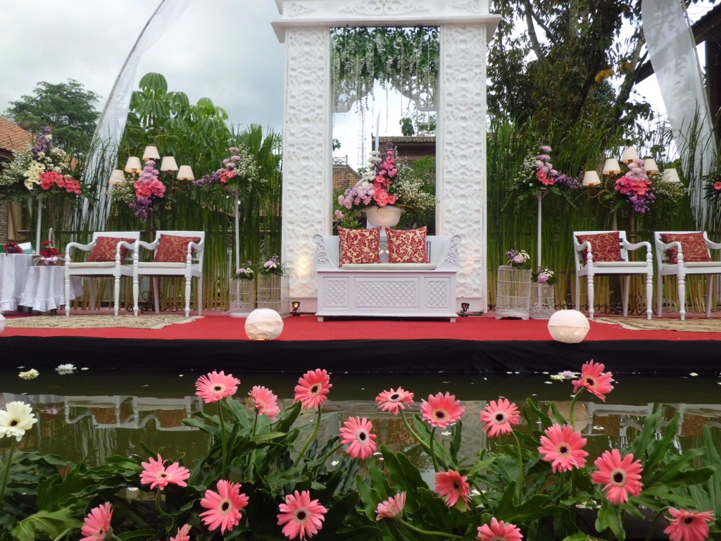 Alamanda Puspita: Dekorasi Pelaminan Outdoor - dan Dekorasi Pemberkatan ...