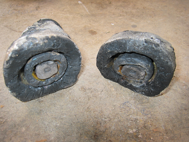 muchland: "Pedras Parideiras" - Raku nas Oficinas do Convento, 2003
