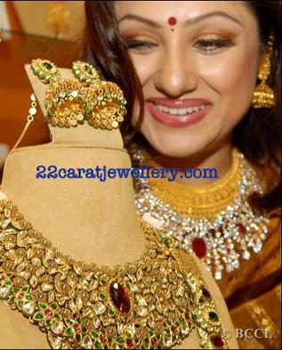 Priyanaka Upendra Displaying Gold Traditional Longchain and Kundan ...