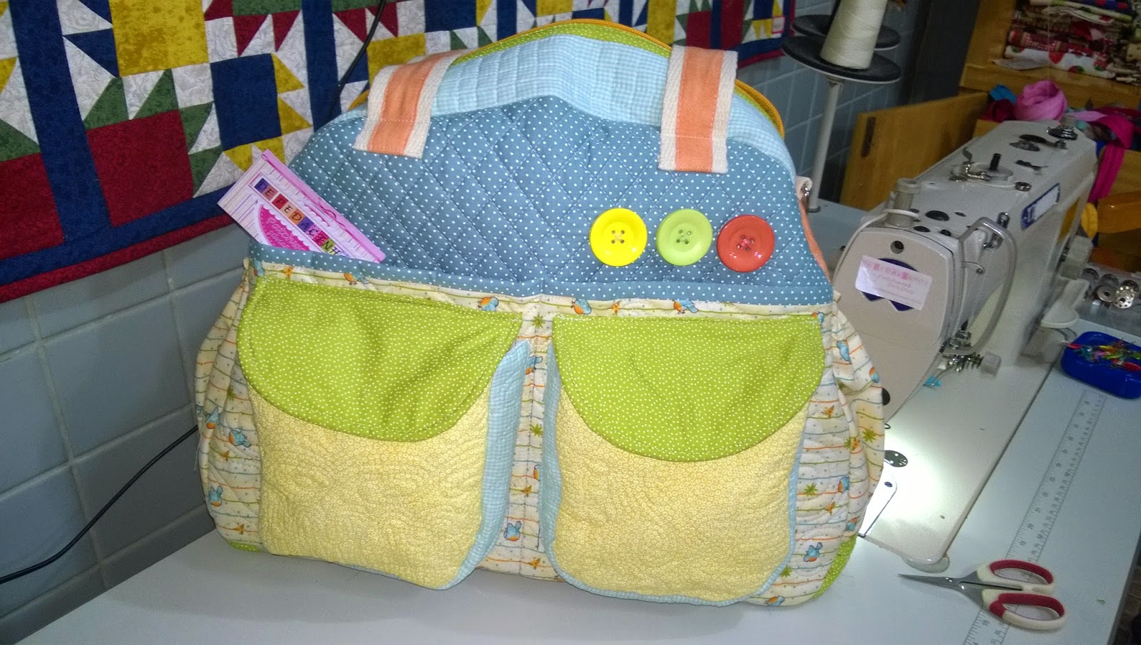 De Pedacinhos Patchwork: BOLSA DE BEBÊ