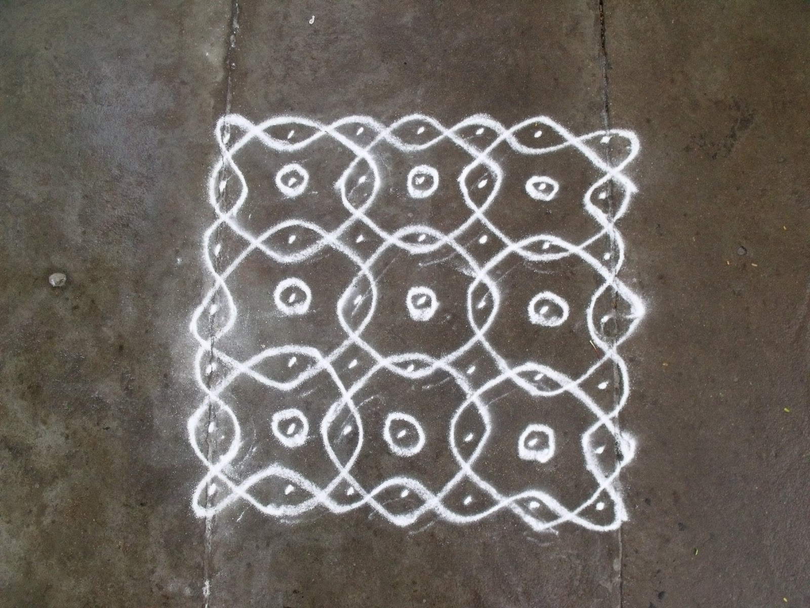 Rangoli designs/Kolam: S.No. 56 :-7 pulli 7 varisai kolam