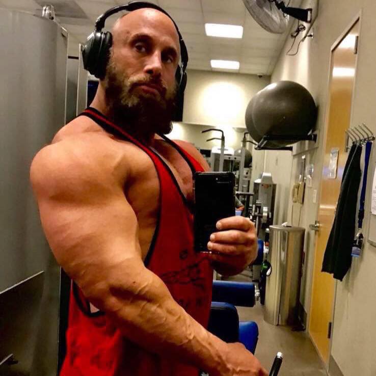 world bodybuilders pictures: canadian fitness trainer and bodybuilder ...