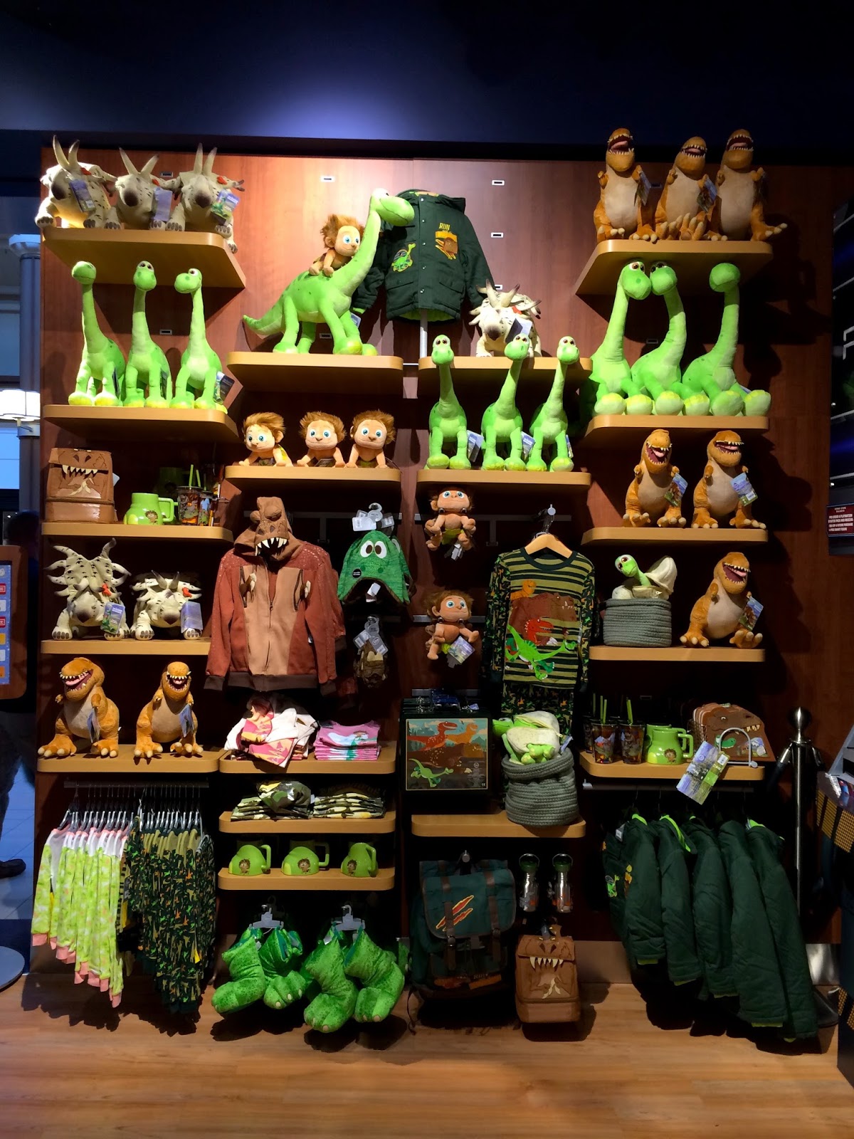 Dan the Pixar Fan: Events: The Good Dinosaur Disney Store Merch Release