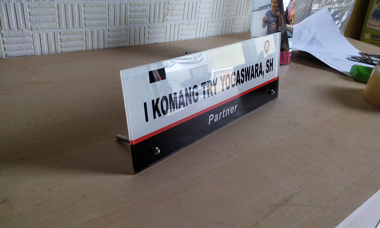tempat brosur jual frame akrilik frame poster kotak saran plang nama ...