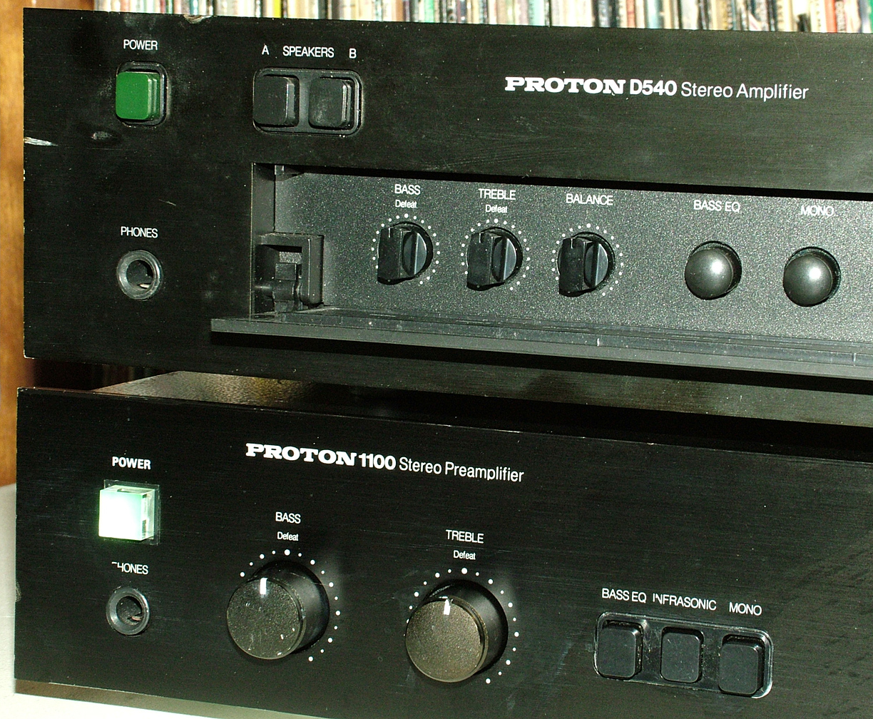 The Robb Collections: Scored a PROTON 1100 stereo preamplifier at last!