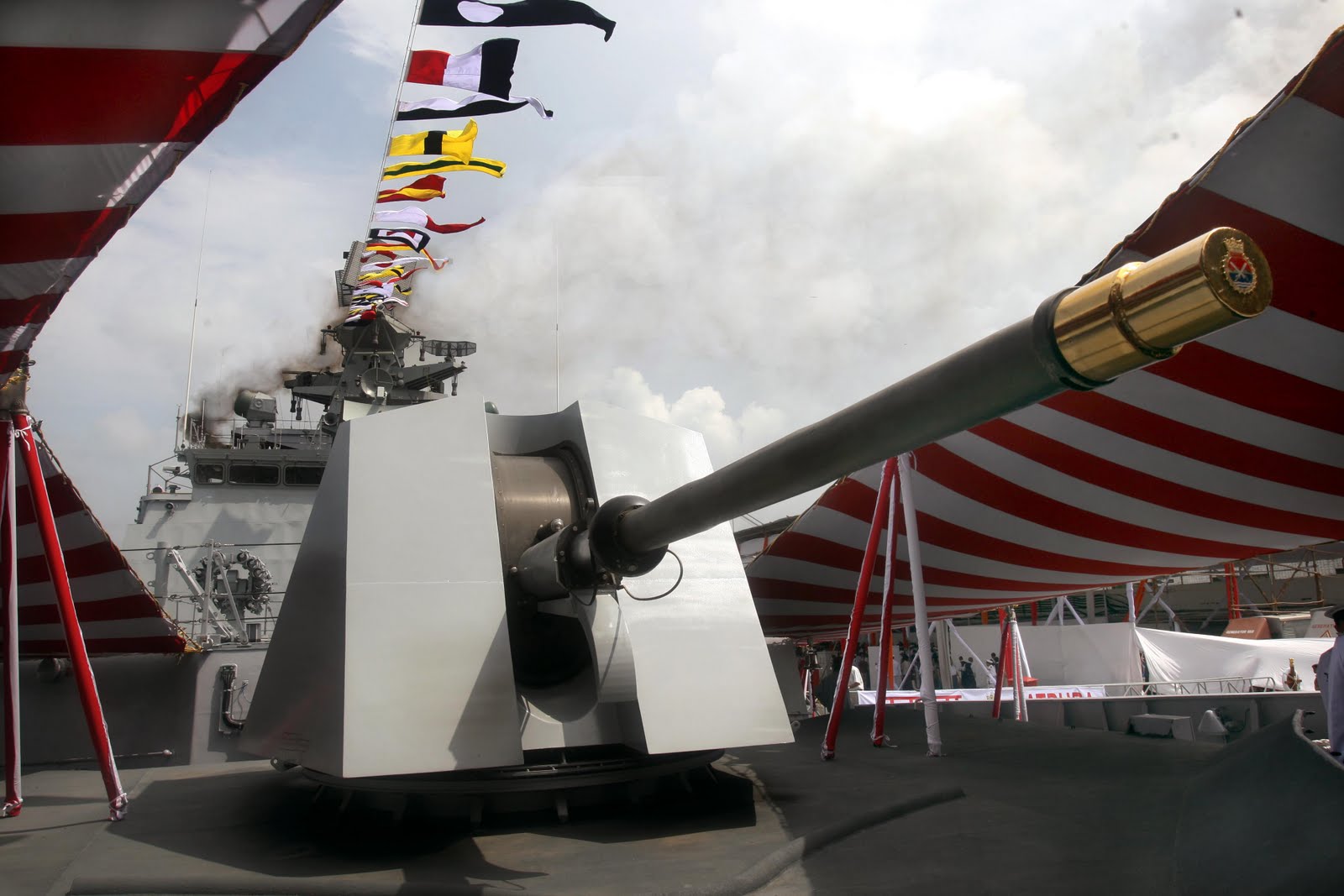 PHOTOS: Navy Inducts 2nd Indian Stealth Frigate - Livefist