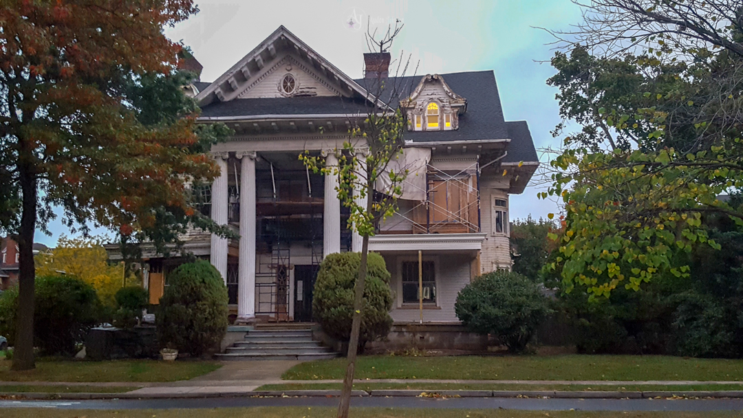 Horror Photography: The Unhaunted House