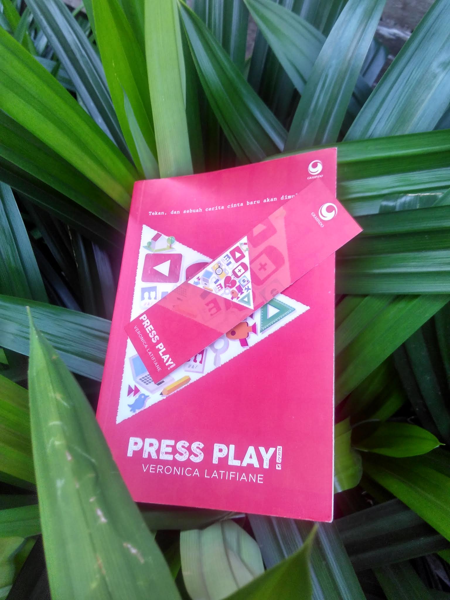 Review Buku Press Play by Veronica Latifiane - TongkolPedia