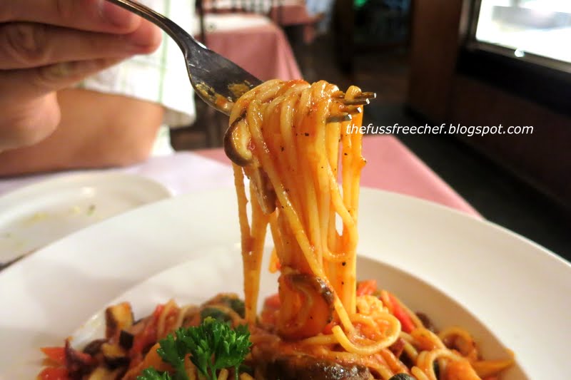 the FUSS FREE chef: Food Review: Gino's Recipes, Ara Damansara
