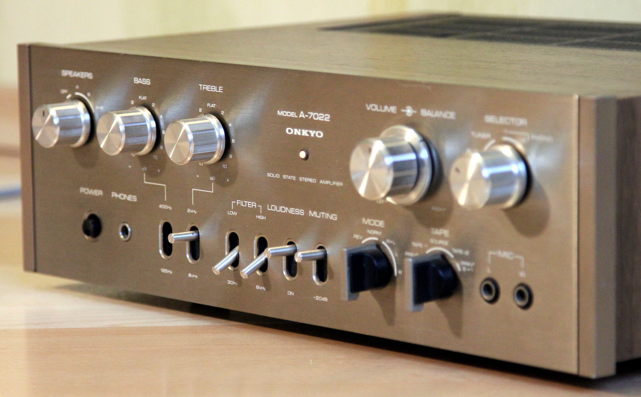 Onkyo A-7022 - элегантный японский Hi-Fi усилитель в Московском магазине винтажной аудиотехники ...