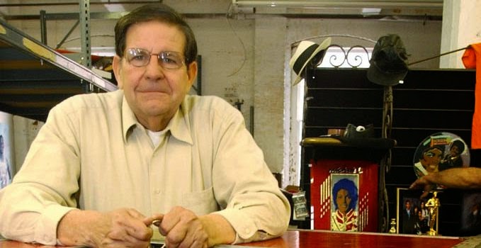 Henry Vaccaro posee la mayor coleccion de objetos personales de MJ ...