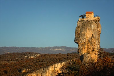 Le piton rocheux de Katskhi - L'assurance d'une vie meilleure... ben ...