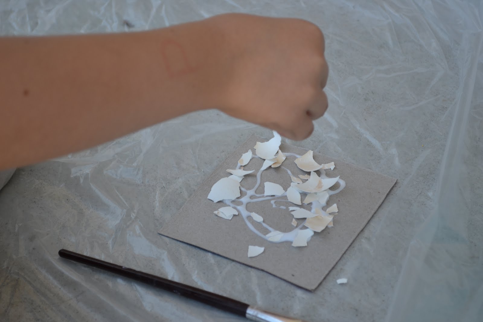 Messy Kids: Egg Shell Sculptures